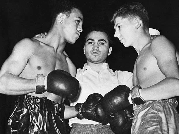FORMER BOXING CHAMP Barney Ross As Referee 1940 Old Boxing Photo EUR 5 ...