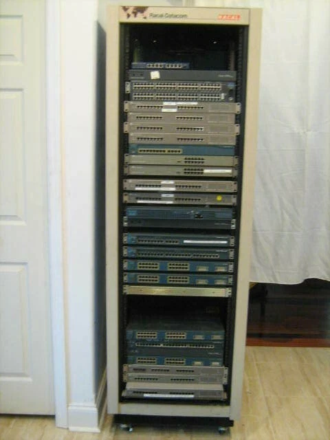 LOT CISCO ROUTER, Switch, IDS, Rack, Power Panel, Bay Networks, Server ...
