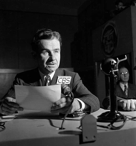 NEWS REPORTER LOWELL Thomas reporting election night coverage at 1940s ...