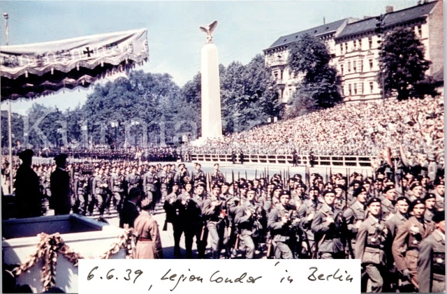 D051 FOTO WEHRMACHT Farbe colour Repro WL Parade in Berlin Legion ...