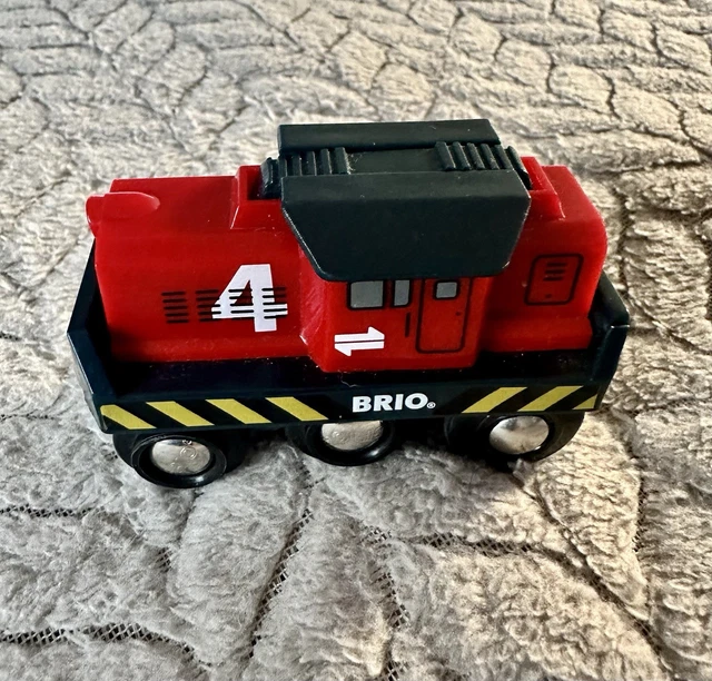 BRIO BATTERY POWERED Freight Train - Model No. 33214 Moves Back & Forth ...