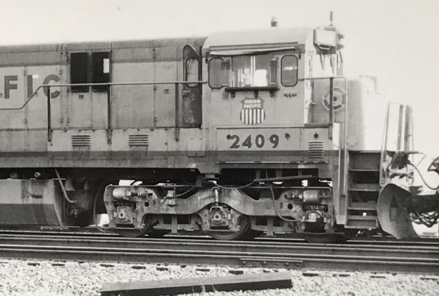 UNION PACIFIC RAILROAD UP #2409 C30-7 Locomotive Train Photo West ...