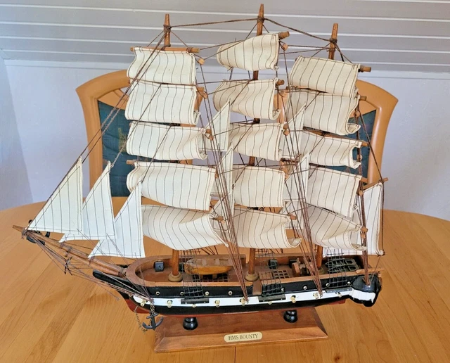 SCHIFF MODELL HOLZ HMS Bounty !Kein Bausatz! EUR 49,95 - PicClick DE