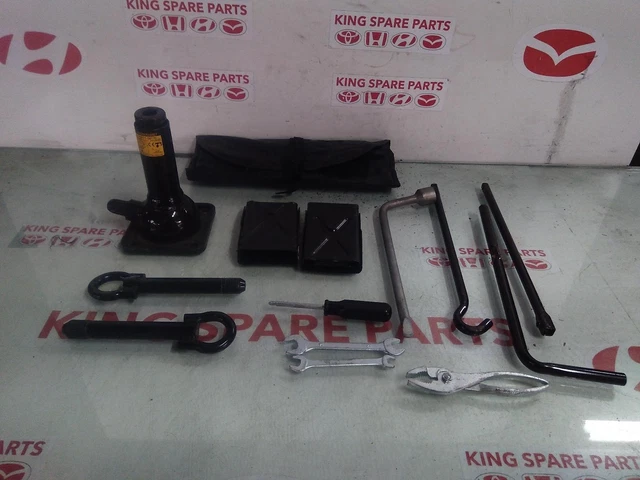 TOYOTA HIACE JACK/TOOL Kit Trh/Kdh, 03/05-04/19 05 06 07 08 09 10 11 12 ...