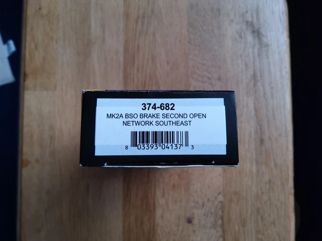 GRAHAM FARISH N gauge mk2 network southeast coach 374-682 £31.99 ...