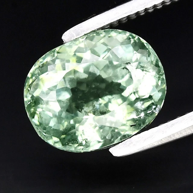 PIETRA PREZIOSA TORMALINA verde ovale non riscaldata 1,73 carati 7,6 x ...