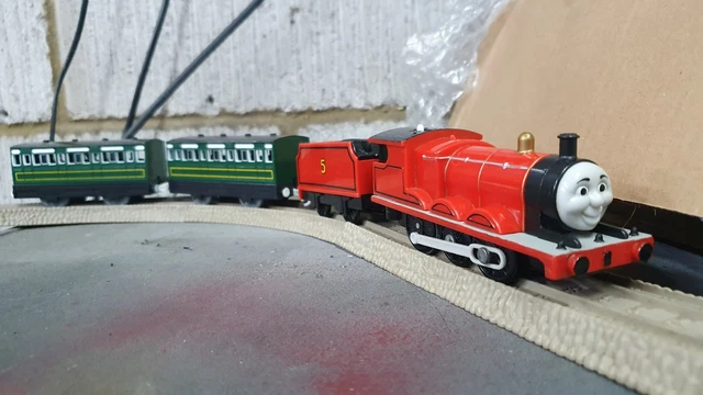 TOMY TRACKMASTER JAMES The Red Engine And Old Coaches £20.00 - PicClick UK