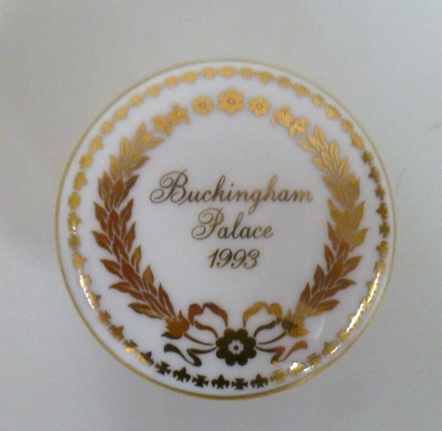 BUCKINGHAM PALACE ROYAL Collection English Bone China Trinket/Pill Box ... BUCKINGHAM PALACE ROYAL Collection English Bone China Trinket/Pill Box ...