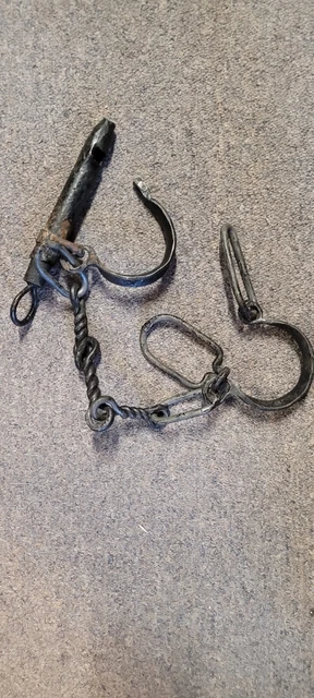ANTIQUE OLD HAND Forged Iron Prisoner Shackle Shackle Primitive Chain £ ...