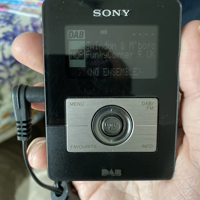 SONY XDR-M1 DAB/FM Walkman Digital Pocket Radio + Sony Earphone ...
