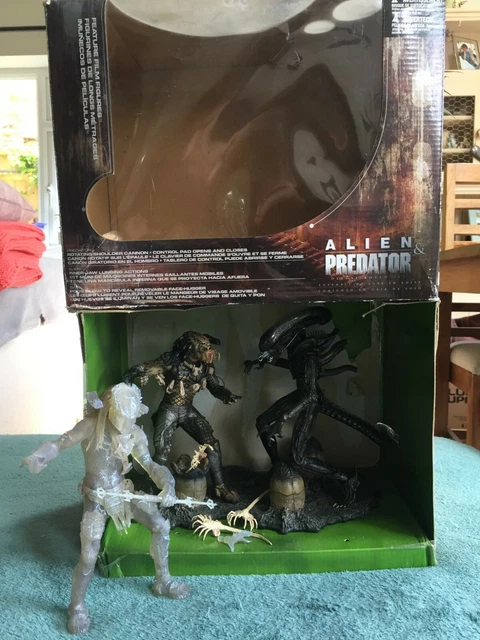 MCFARLANE TOYS ALIEN vs predator figures and neca AVP requiem wolf ...