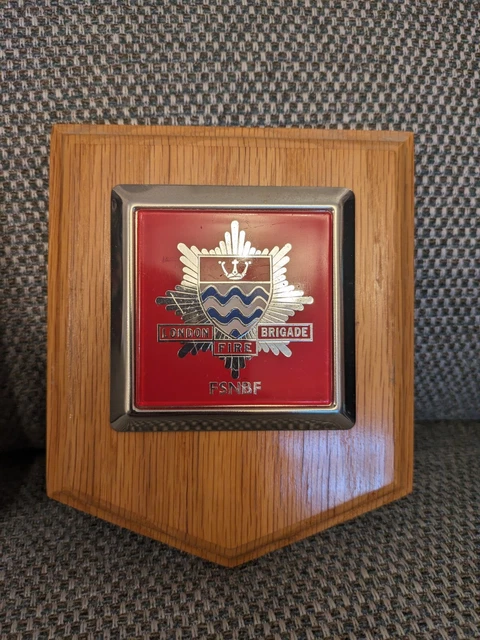 MOUNTED LONDON FIRE Brigade badge in Red £14.99 - PicClick UK