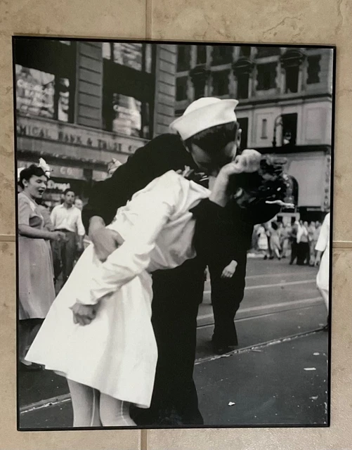 ONE OF THE Most Iconic Photos of WWII “Sailor Kissing Nurse on VJ Day ...