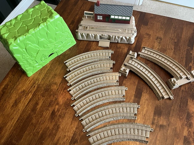 THOMAS & FRIENDS Trackmaster Elsbridge Station Pack Away Carry Set ...
