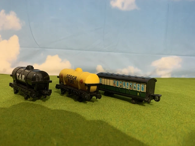THOMAS & FRIENDS ERTL Sodor Fuel, Tar Tanker And Express Coach £11.00 ...