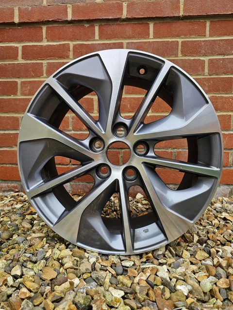 17& TOYOTA RAV 4 Alloy Wheel Mk4 5 V Spoke 7X17 Et39 Azq Genuine £100. ...