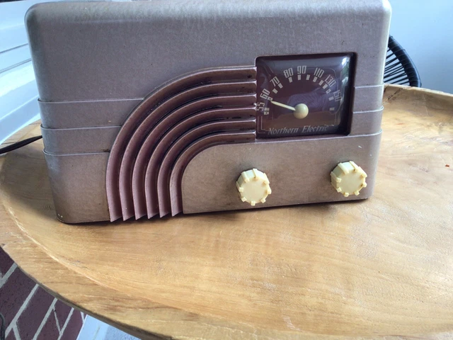 1947 NORTHERN ELECTRIC "Baby Champ" Bakelite Tube Table-top Radio Model ...