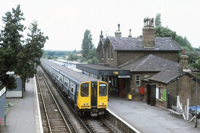 5071 COLOUR RAILWAY Slide Emu Class 508 031 At Ewell West 1984 £2.99 ...