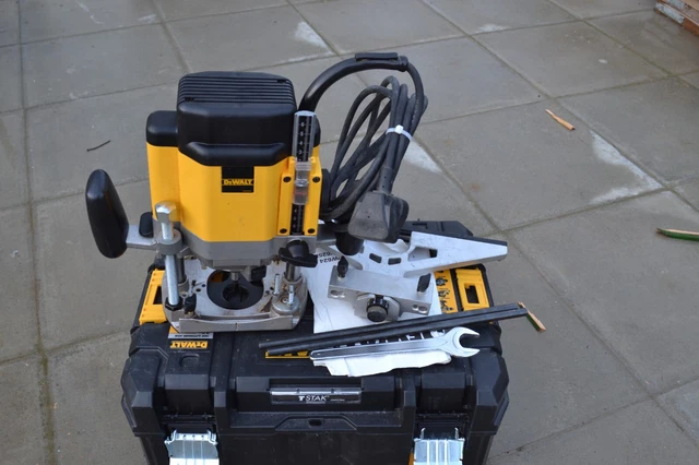 DEWALT DW624 PROFESSIONAL single speed plunge router kit ,240v £179.99 ...