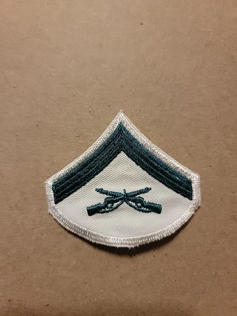 US MARINE CORPS E-3 Lance Corporal GREEN ON WHITE CHEVRON PATCH USMC $2 ...