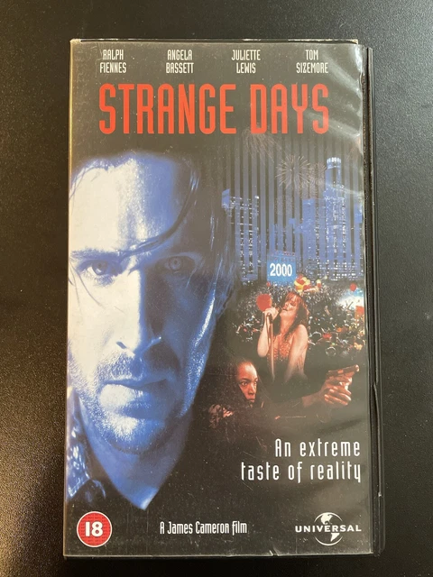 STRANGE DAYS (VHS) 1995 Ralph Fiennes, Angela Bassett, Juliette Lewis Movie £5.99 - PicClick UK