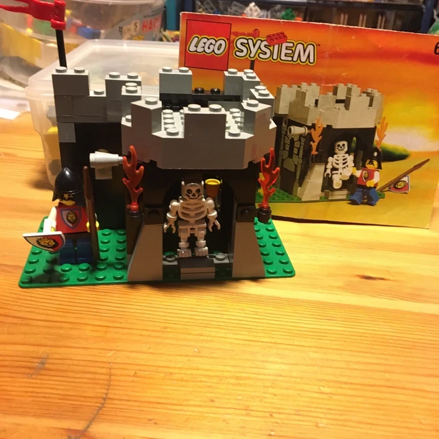 LEGO CASTLE/RITTER 6036 Skeleton Sunrise/Royal Knights Mit Figuren+Ba ...