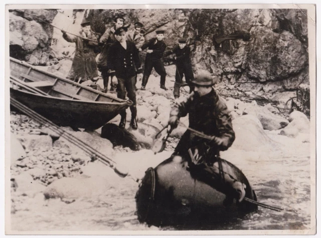 WW2 ORIGINAL PRESS Photo Canadian Minesweeper Crew Deactivating A Mine ...