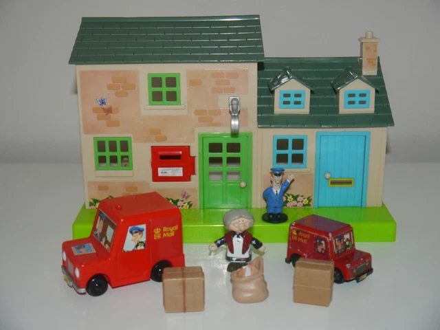 POSTMAN PAT TOYS Bundle 2in1 PAT'S HOUSE/POST OFFICE 2 Van's Figures ...