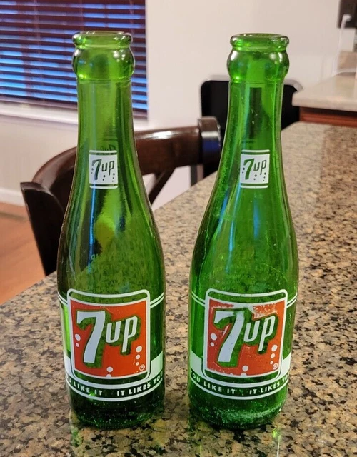 2 VINTAGE 7 up ACL Soda Pop Bottle 7 Oz Waterloo Iowa 2 Versions 2 of ...