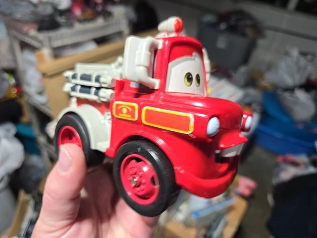 DISNEY SHAKE N Go Pixar Cars Rescue Squad Mater Fire Truck Tow Mater ...