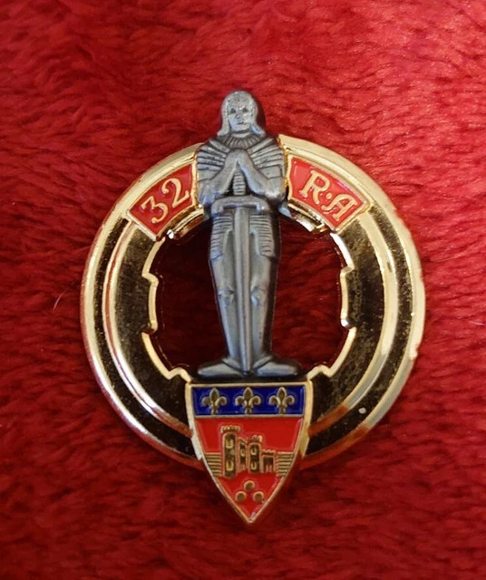 INSIGNE /BADGE /PUCELLE 32° régiment d'artillerie A.Bertrand atlas $8. ...