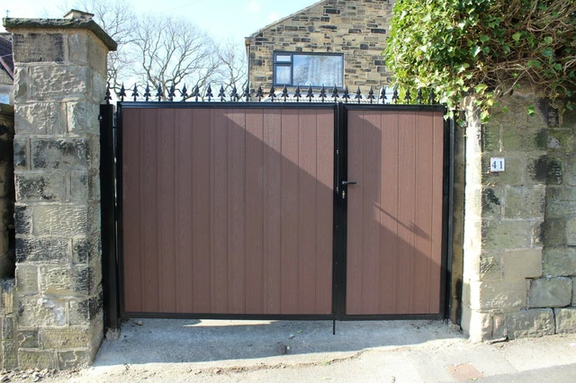 WOODEN CLAD DRIVEWAY Gate #201 Heavy Duty Steel! Composite Wood No ...