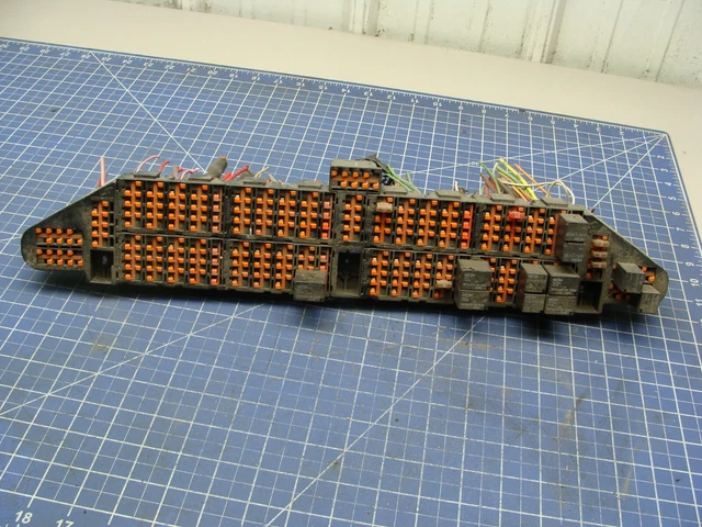 BLOC DE FUSIBLE/RELAIS INTERNATIONAL 10970916B EUR 45,88 - PicClick FR