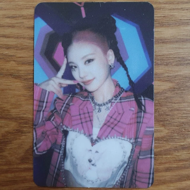 yeji-official-photocard-itzy-1st-album-crazy-in-love-special-edition