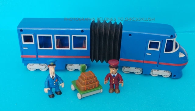 POSTMAN PAT PENCASTER Flyer Bendy Train Ajay & Suitcase Trolley Figure ...