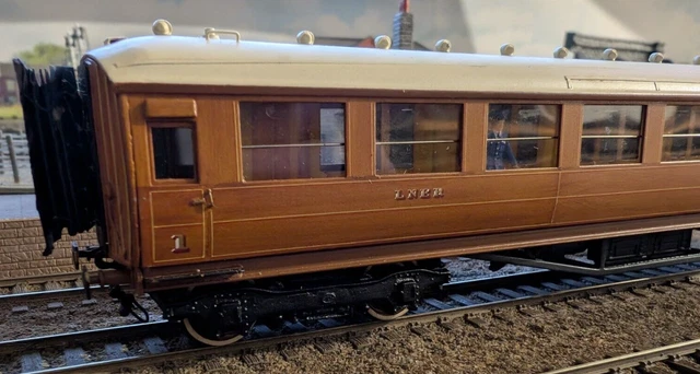 LAWRENCE SCALE MODELS KIT BUILT LNER 1st CLASS CORRIDOR COACH 126. £99. ...