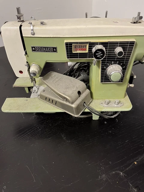 VINTAGE DRESSMAKER SEWING Machine-Model Number 205 Portable/Table Top ...