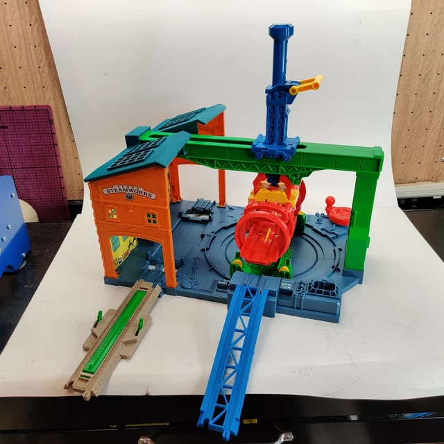 THOMAS FRIENDS TRACKMASTER Spin and Fix Sodor at Sodor Steamworks ...