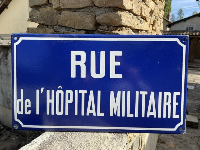 ANCIENNE PLAQUE ÉMAILLÉE Rue De L’hôpital Militaire Militaria 45x25 Cm EUR 50,00 - PicClick FR