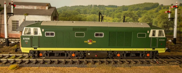 O GAUGE HELJAN class 35 Hymek BR green d7039 Small Yellow PanelS WITH ...