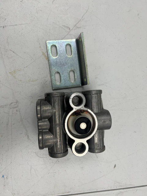 BENDIX 803117 R 12 Air Brake Relay Valve New EUR 136,85 - PicClick FR