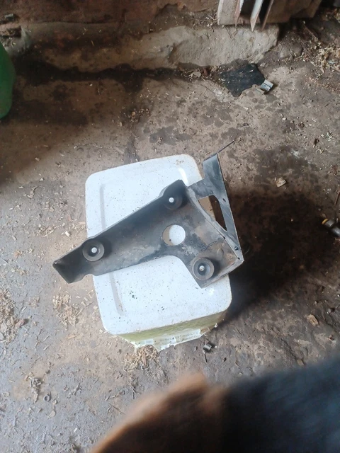 LAND ROVER DEFENDER 90/110/130 td5 air box bracket £27.50 - PicClick UK