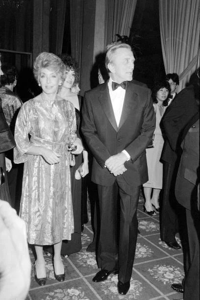 ACTOR KIRK DOUGLAS with his wife actress Anne Buydens Old Photo 7 $9.00 - PicClick AU