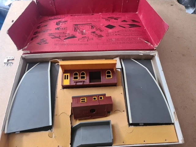 TRIANG RAILWAY BUILDINGS R81 Victorian Station Set Awnings Has Damage ...