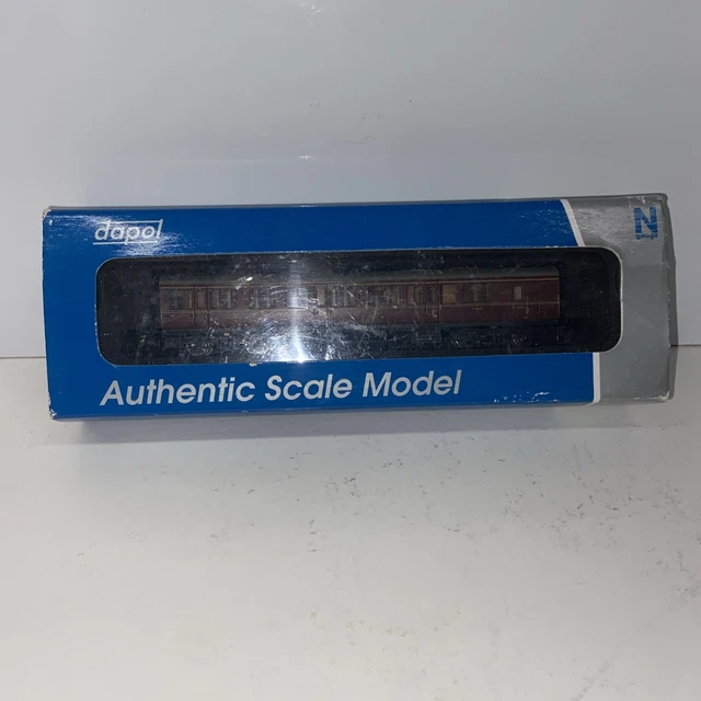 DAPOL DISPLAY CASE 2P-000-200 Collett Coach Br Maroon Crimson Brake ...