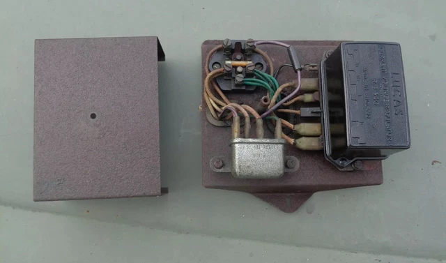 JAGUAR MK2/DAIMLER V8 250 Fuse Box (Regulator Type) £75.00 - PicClick UK