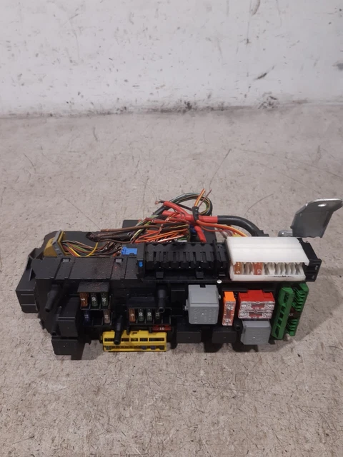 2010 MERCEDES C Class W204 Rear Sam Module Fuse Box 2049005201 £50.00 ...