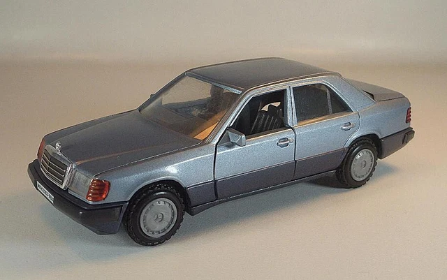 CURSOR 1/35 NR.1084 Mercedes Benz 200 - 300E / 200 D - 300D hellblaumet ...