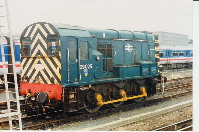 RAIL PHOTO CLASS 09 09025 shunter @ Brighton 15/7/93 station pilot £1. ...