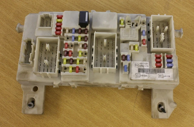 FORD FOCUS MK2 C-Max Body Control Module Fuse Box Bcm 7M5T-14A073-Db ...